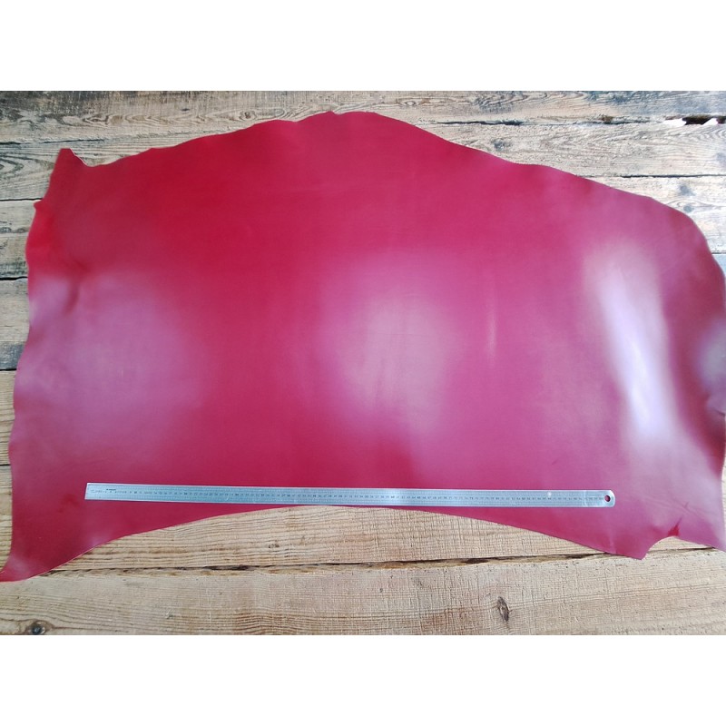 Grand morceau de collet tannage végétal rouge bordeaux- Cuir en Stock