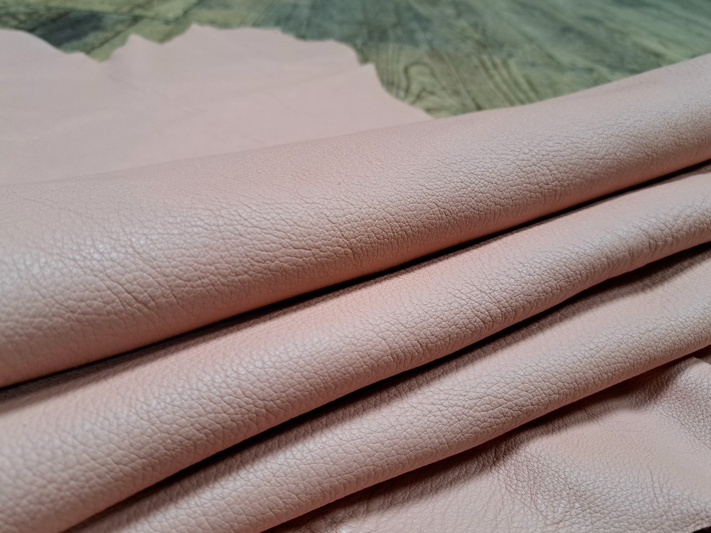 Morceau de cuir de vachette grainé - Rose pastel - Cuir en Stock