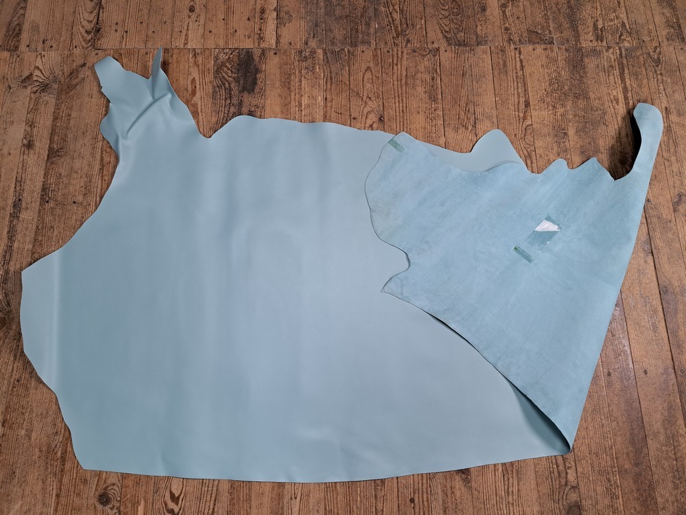 Bande de cuir de vache lisse - Bleu ciel - Cuir en Stock