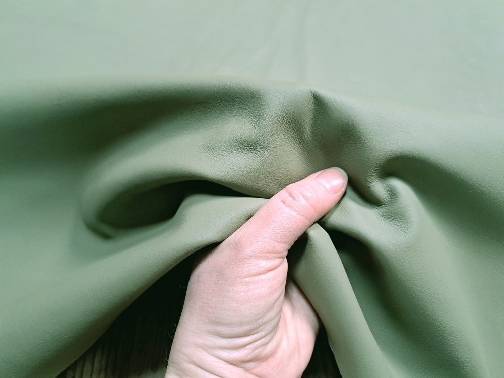Demi-peau de cuir de veau lisse - Vert de gris - A - Cuir en Stock